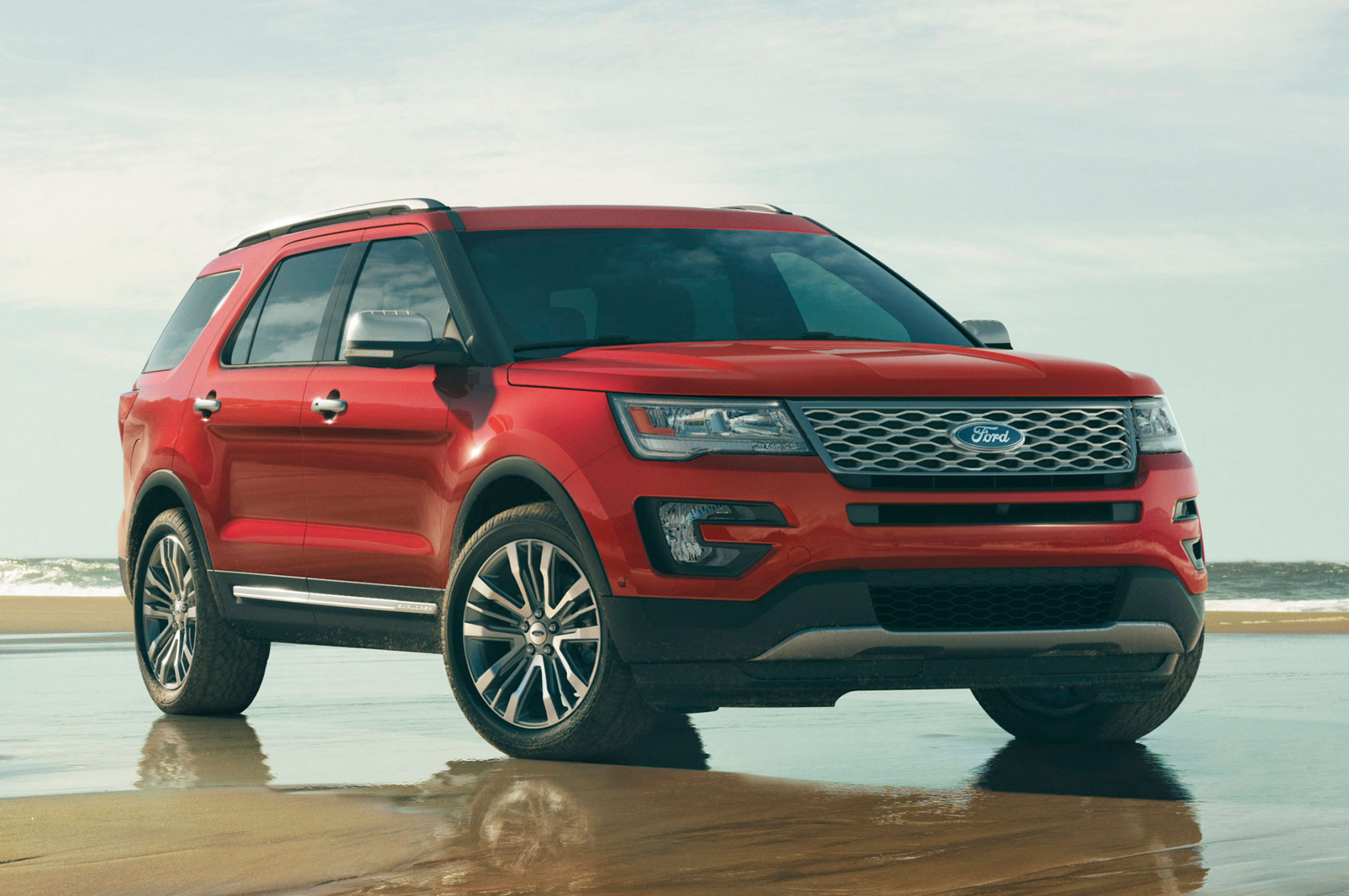 El Ford Explorer 2016 comienza en $31,595, el nuevo Platinum en $53,495