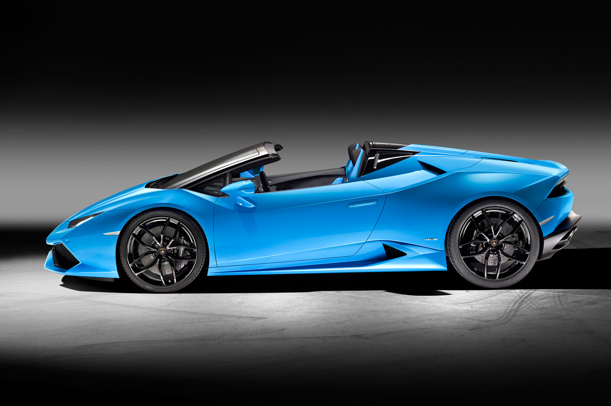Lamborghini-Huracan-Spyder-side-view - Motor Trend en Español