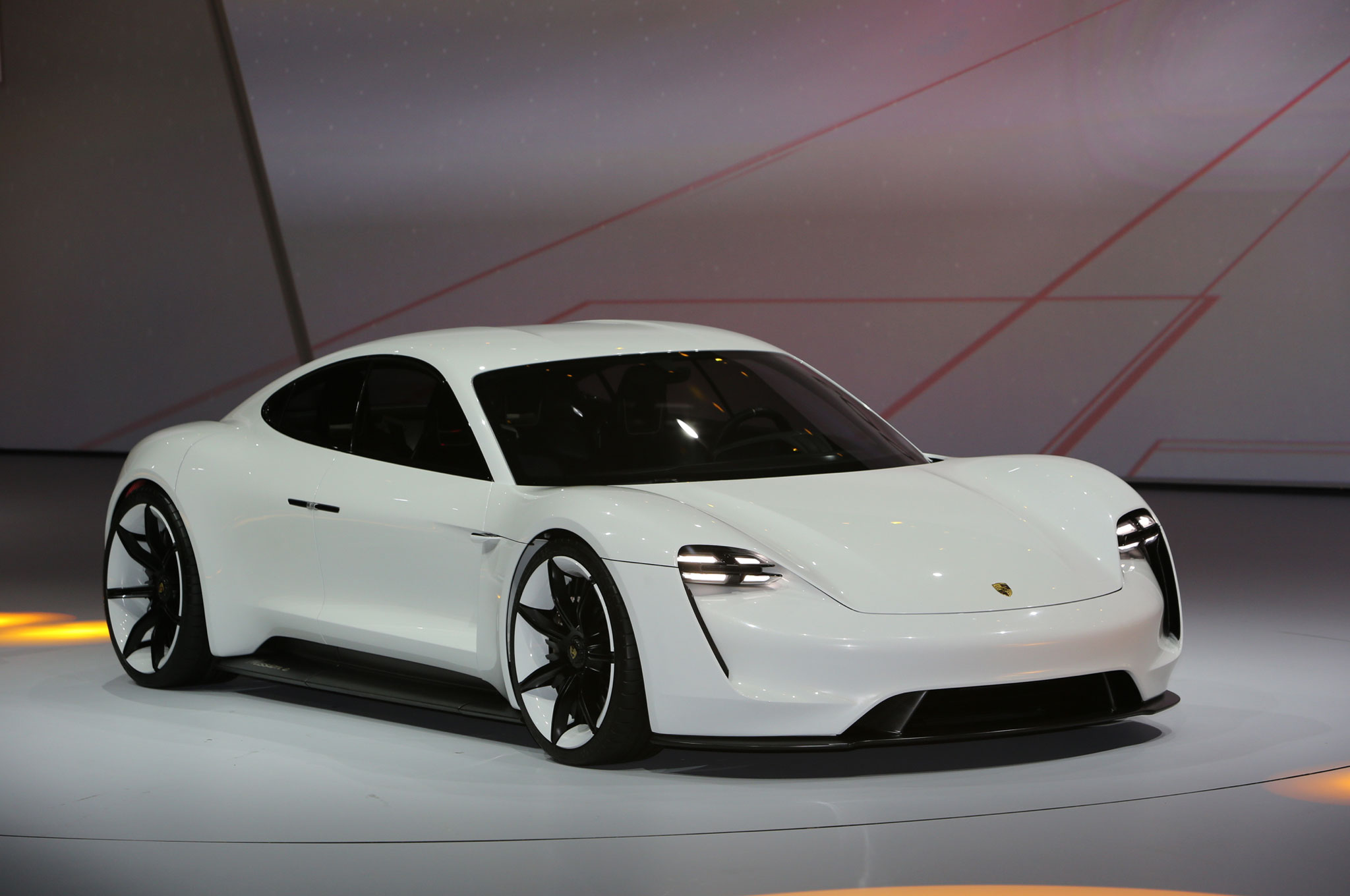 Porsche Mission E concept, el eléctrico con 600 hp