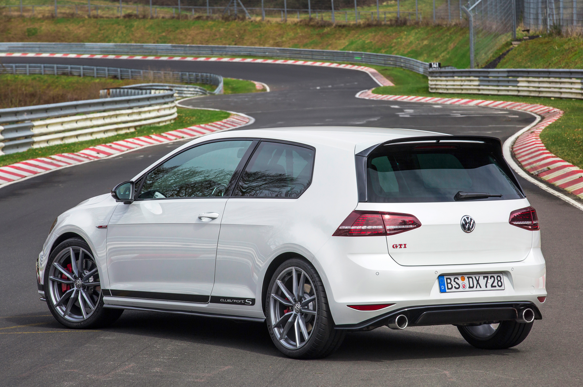 Volkswagen Golf GTI Clubsport S, de 0-62 en 5.8 segundos
