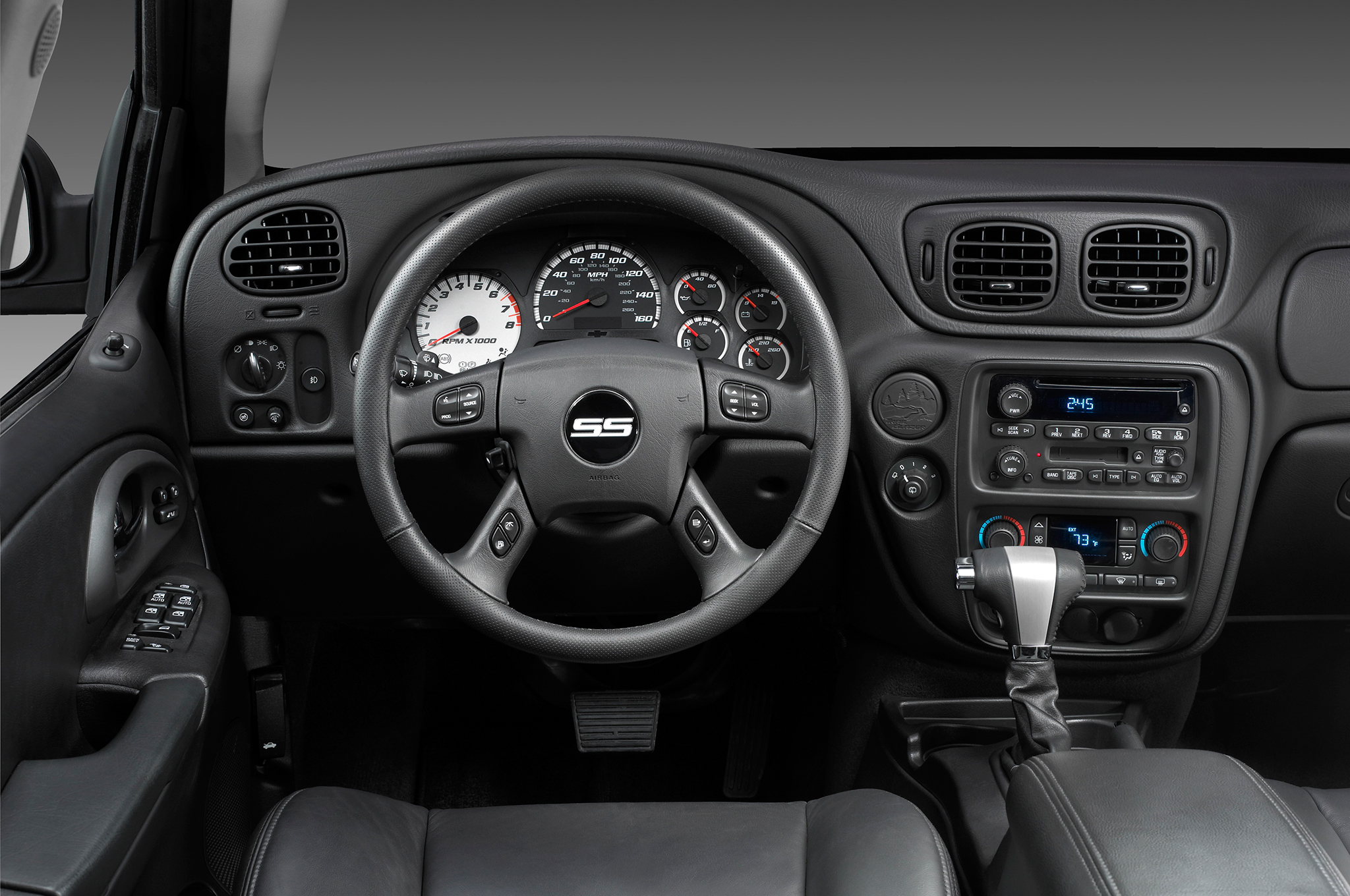 2009 Chevrolet Trailblazer SS interior - Motor Trend en Español